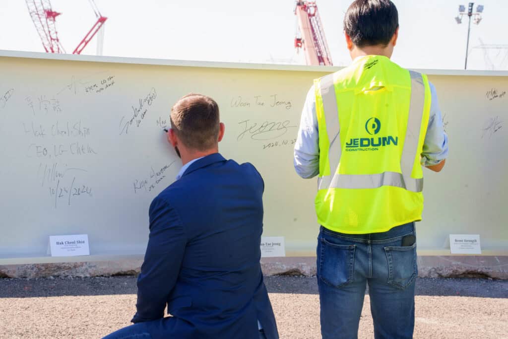 LG Chem Cathode Manufacturing Plant Phase 1 - JE Dunn Construction