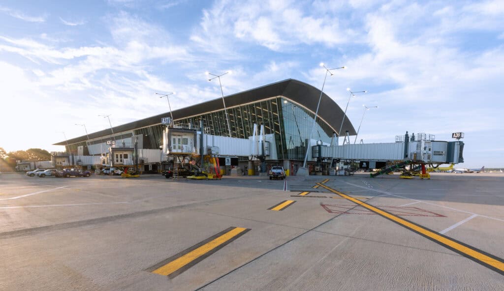 CLT – Charlotte Douglas International Airport - JE Dunn Construction